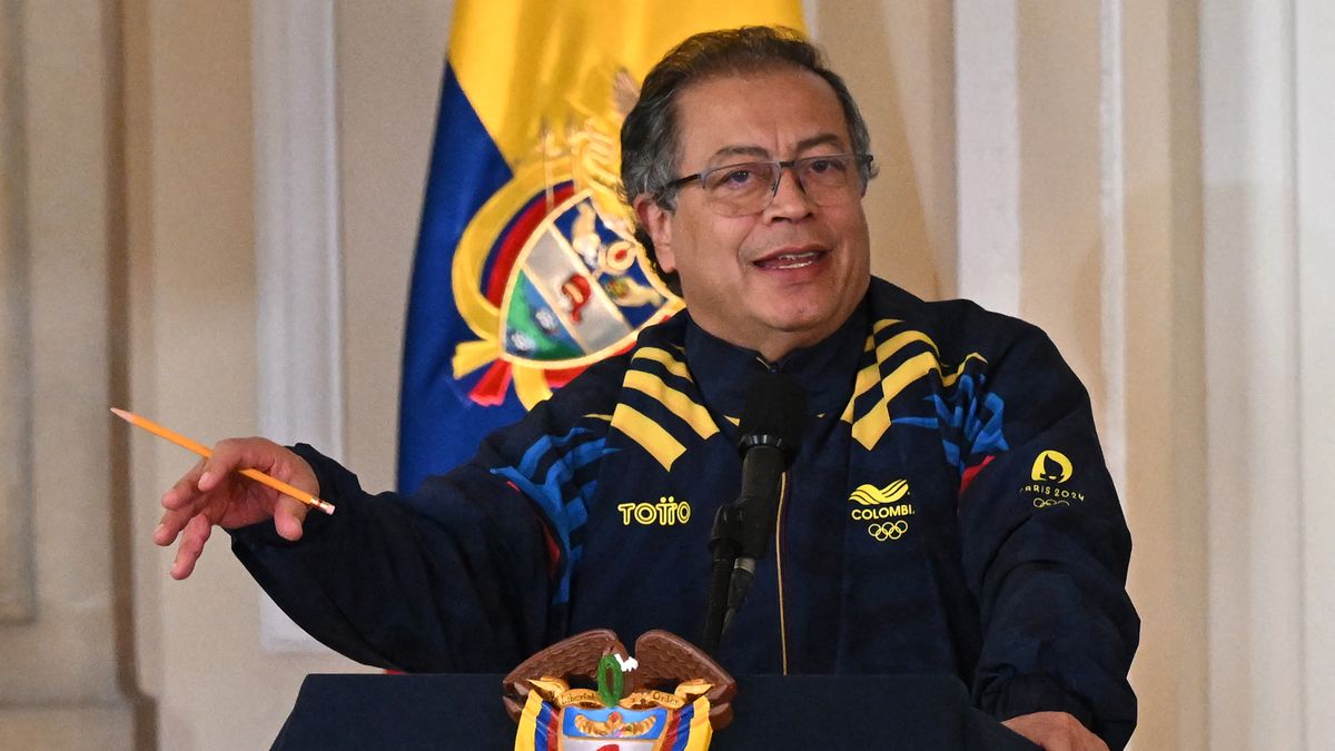 Petro pide renuncia de todo su gabinete en medio de crisis de gobierno