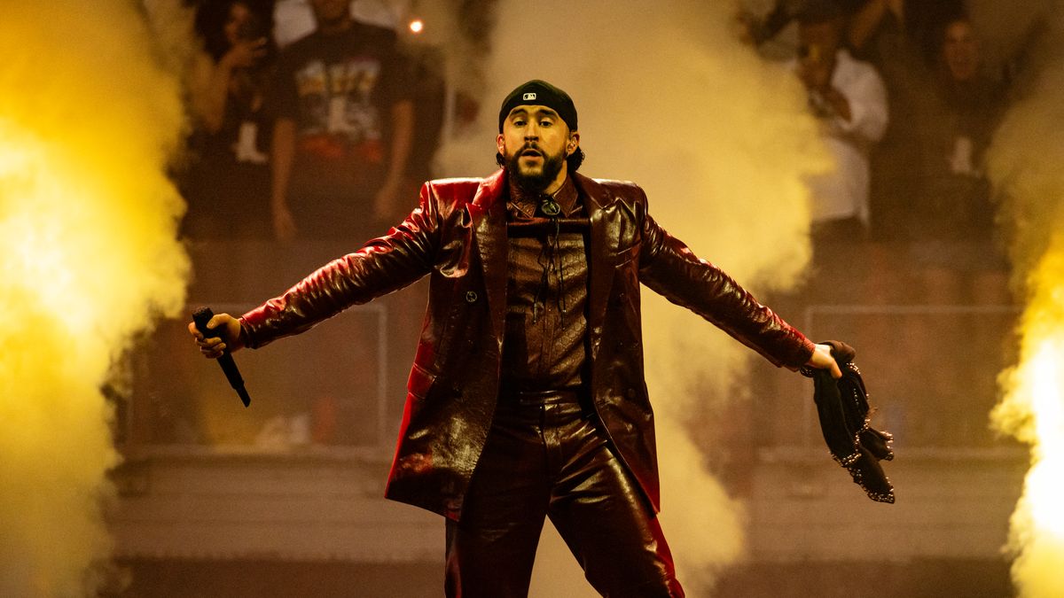 Bad Bunny anuncia una histórica serie de 21 conciertos en el Coliseo de ...