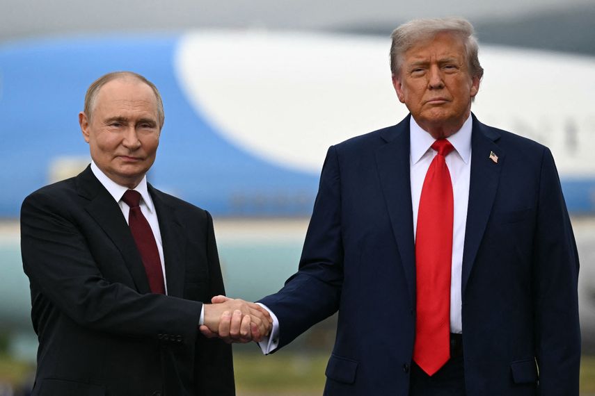 Trump recibe a Putin con alfombra roja en base militar de Alaska para ...