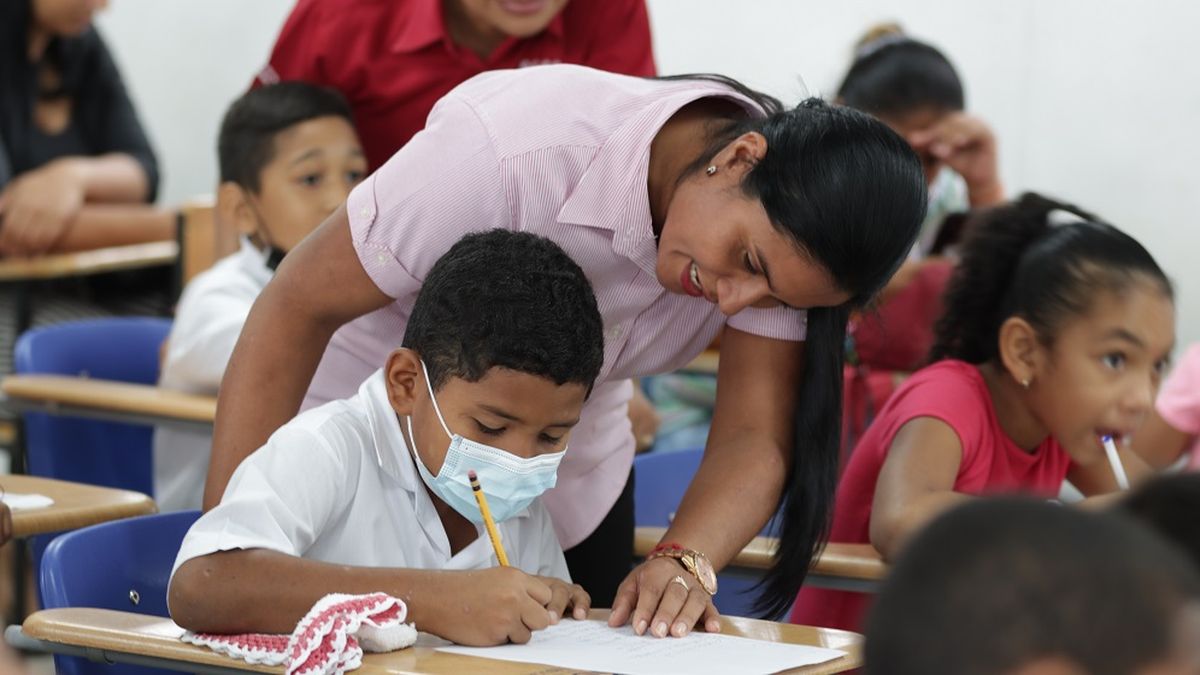 Meduca asegura que cumple con nombramiento de docentes