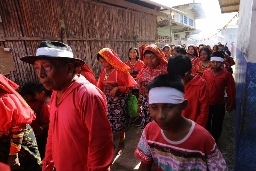 Indígenas gunas continúan la lucha por su identidad tras cien años de ...