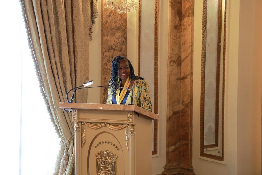 Cortizo entregó la Orden Cecil Hayes a destacada investigadora