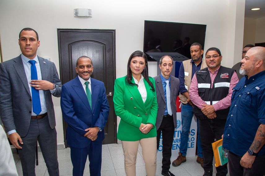 Ministra de Mitradel atiende a miembros del SUNTRACS por cuentas bancarias