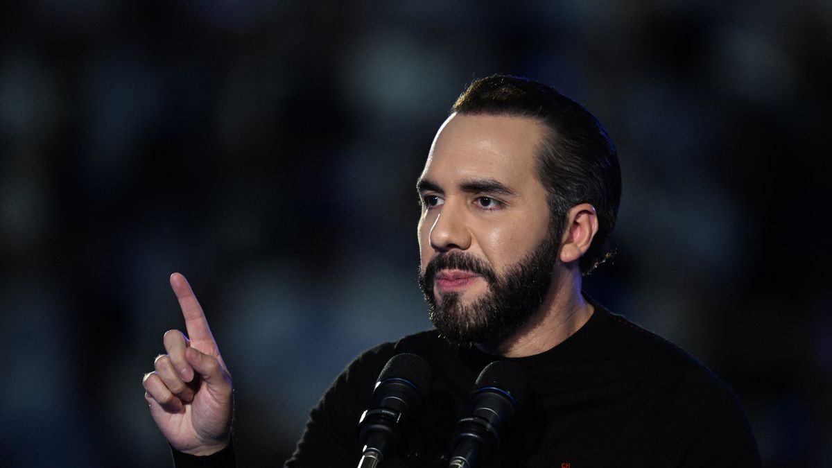 Los Bukele extienden su poder también en el fútbol salvadoreño