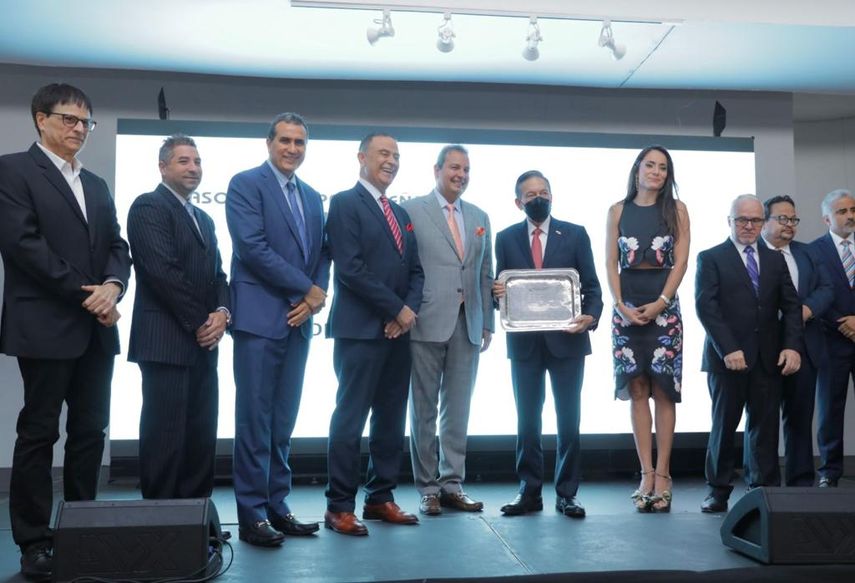 Nito Cortizo recibe distinción por respeto a los medios