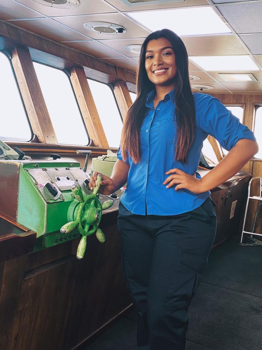 Yenifer Fernández, primera mujer observadora de atuneros