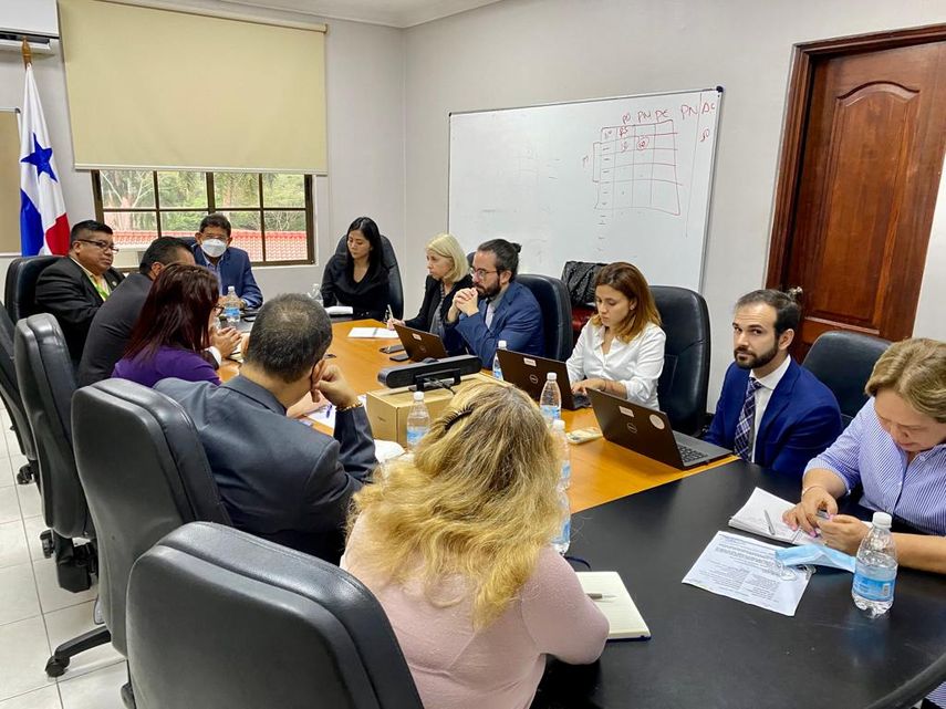 Autoridades del Minsa reciben a delegados del Banco Mundial