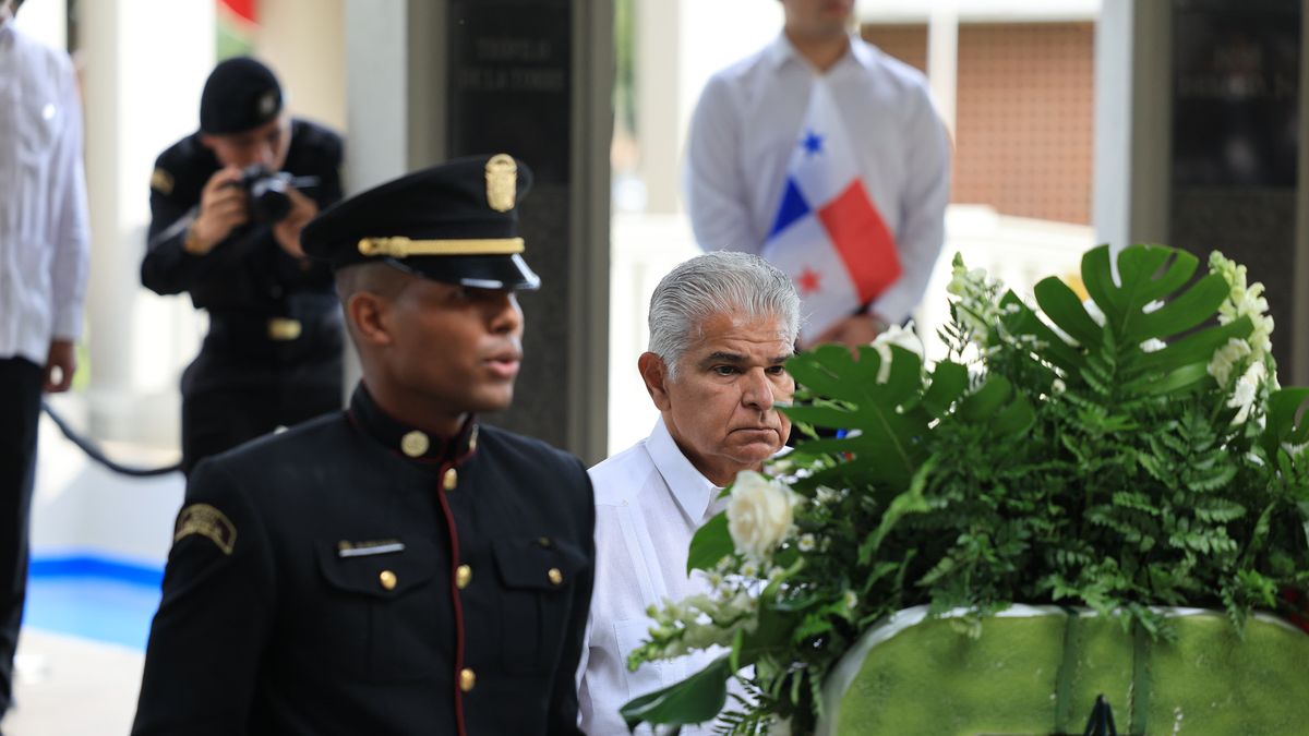 Familiares y autoridades rinden tributo a los mártires de 1964