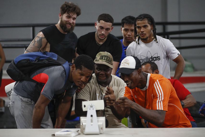 Panamá celebra victoria de la boxeadora Atheyna Bylon, que peleará por ...