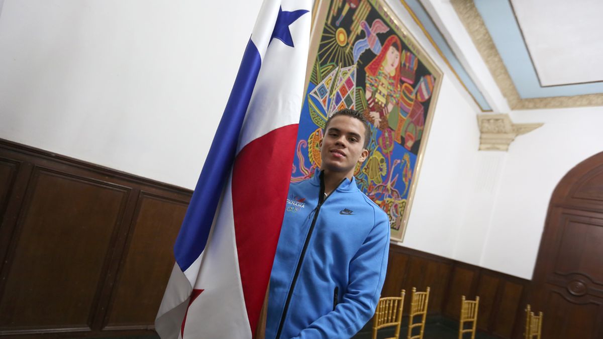 Kevin Espinosa recibe Pabellón Nacional para los XVII Juegos Panamericanos