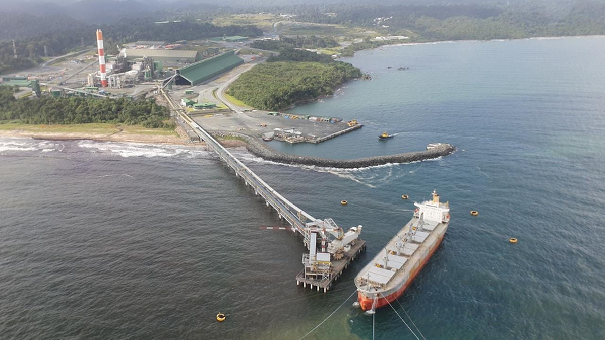 SENAN brinda ayuda a buque que lleva carbón a Minera Panamá