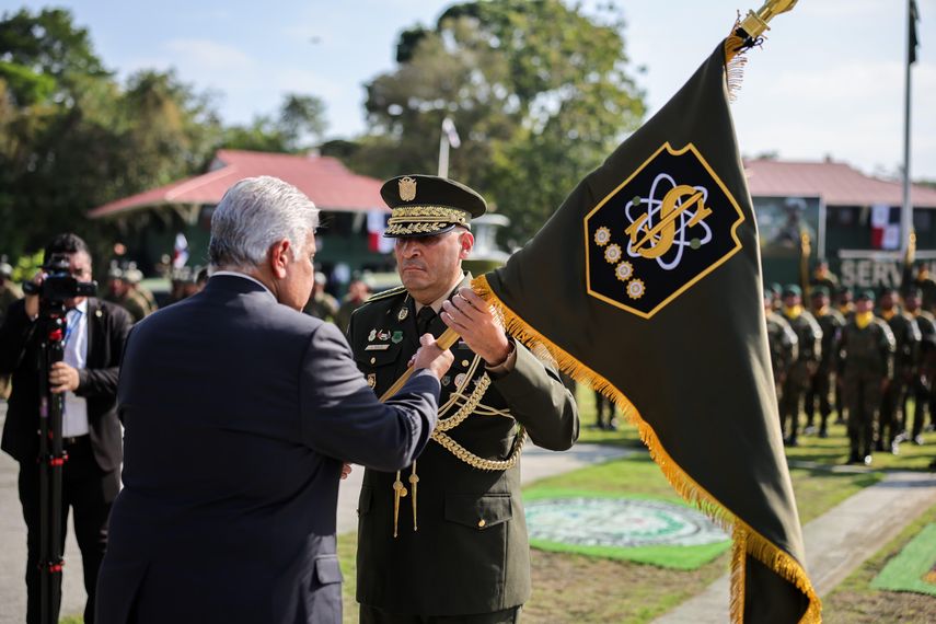 Presidente Mulino entrega mando del Senafront a su nuevo director ...