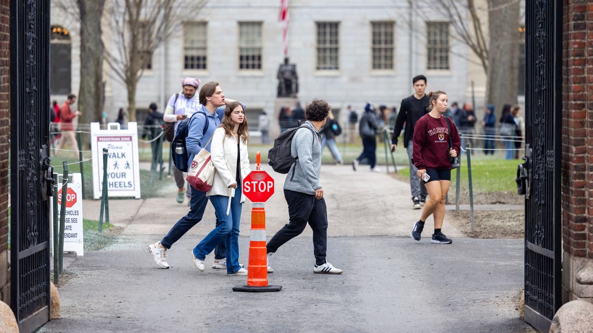 Gobierno de Trump prohíbe a Harvard matricular a estudiantes extranjeros