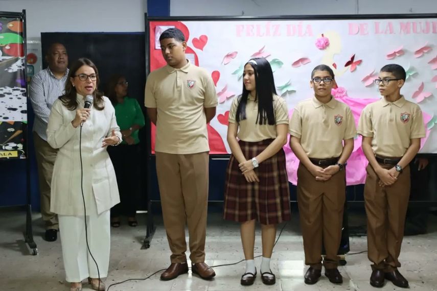 Estudiantes de secundaria inician año escolar a nivel nacional