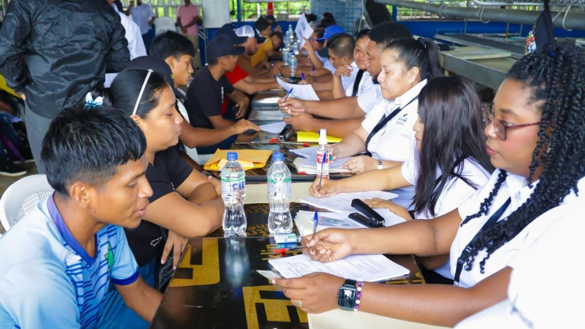 Mitradel acompaña por segundo día a buscadores de empleos en Chiquita ...