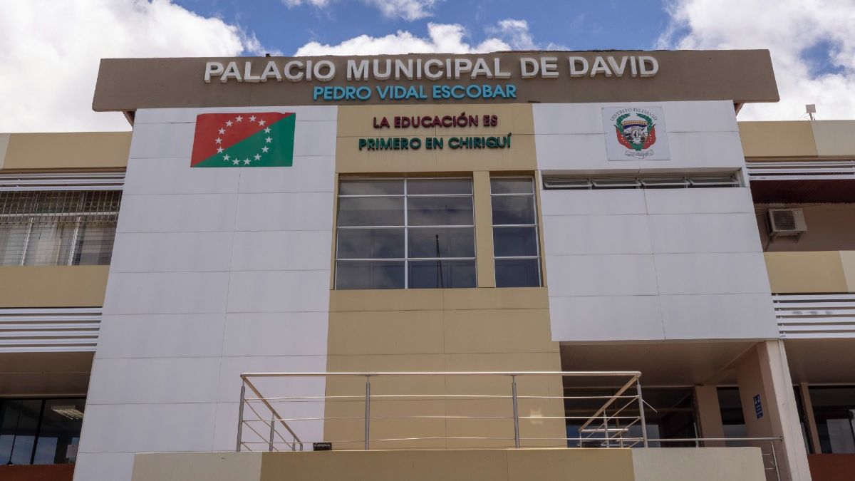 Municipio de David inicia entrega de stickers y placas