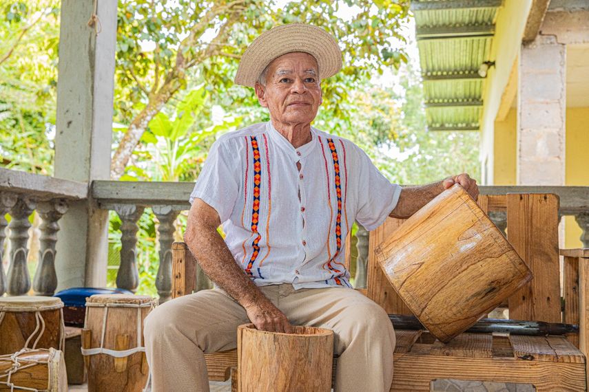 Eligio Tejedor: artesano que preserva la música folclórica