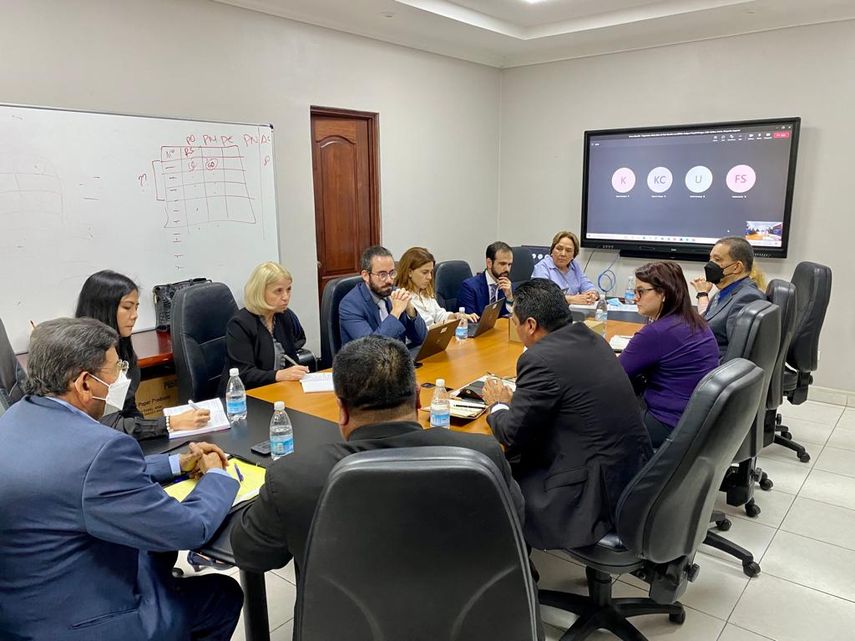 Autoridades del Minsa reciben a delegados del Banco Mundial