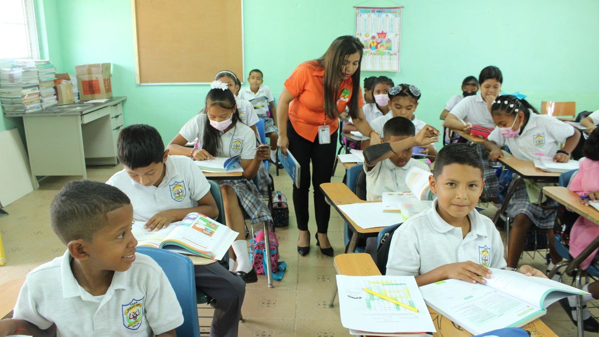 Meduca realiza preinscripción de estudiantes para 2024