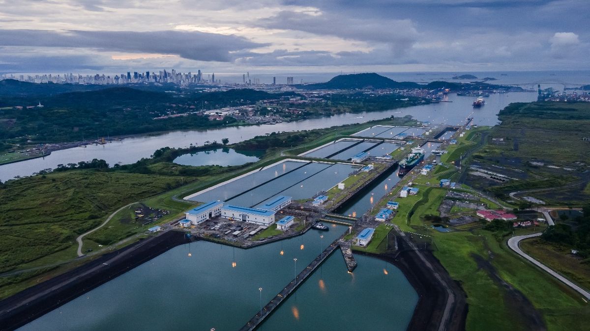 Canal de Panamá adelanta dos semanas aumento del calado por lluvias