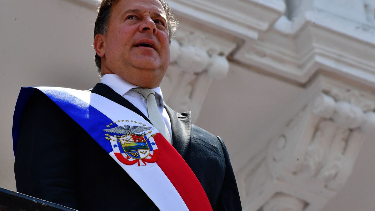 Juan Carlos Varela se postula a diputado del Parlacen