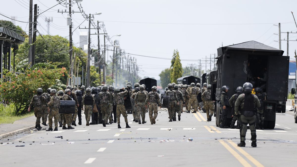 Policía aumenta pie de fuerza para controlar protestas en Bocas del Toro