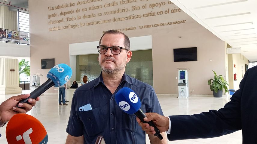 Licencias con sueldo continúan sin eliminarse