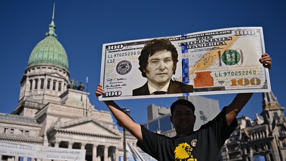 ultraliberal Javier Milei asumirá presidencia de Argentina