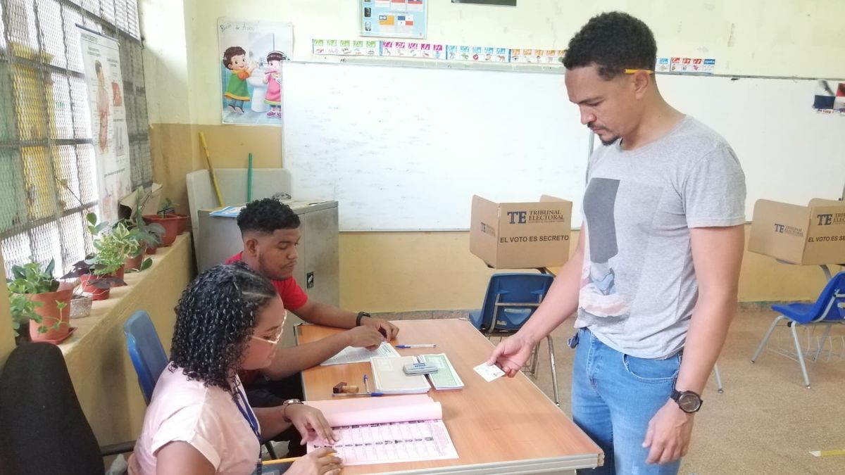 Realizando Metas: abren centros de votaciones