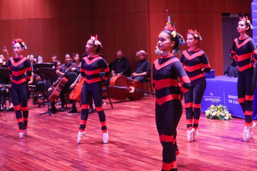 Panamá enriquece su patrimonio con 40 nuevos especialistas en folklore