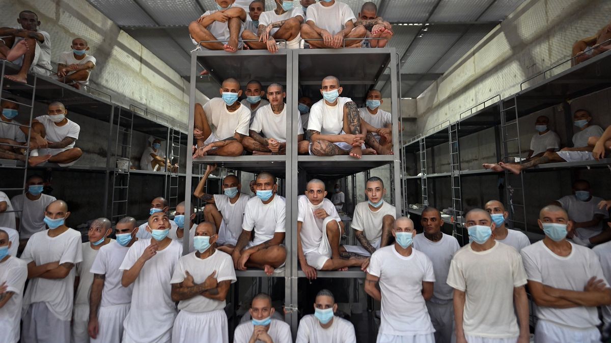 La megacárcel de Nayib Bukele por dentro, seis meses después