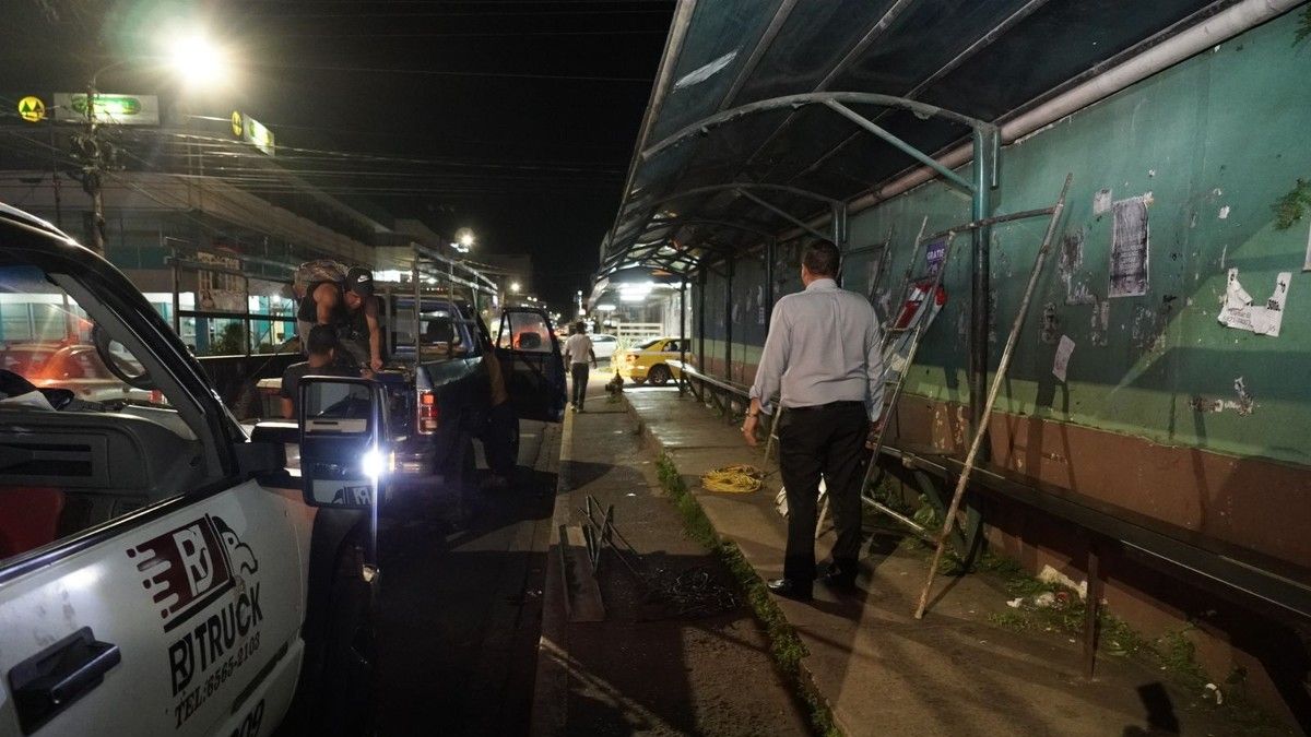 David: Comienza arreglo de paradas de bus