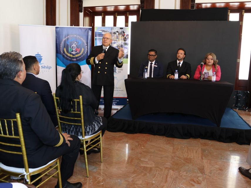 Panamá impulsa oportunidades laborales con el Cruise Ship Panama Crew ...