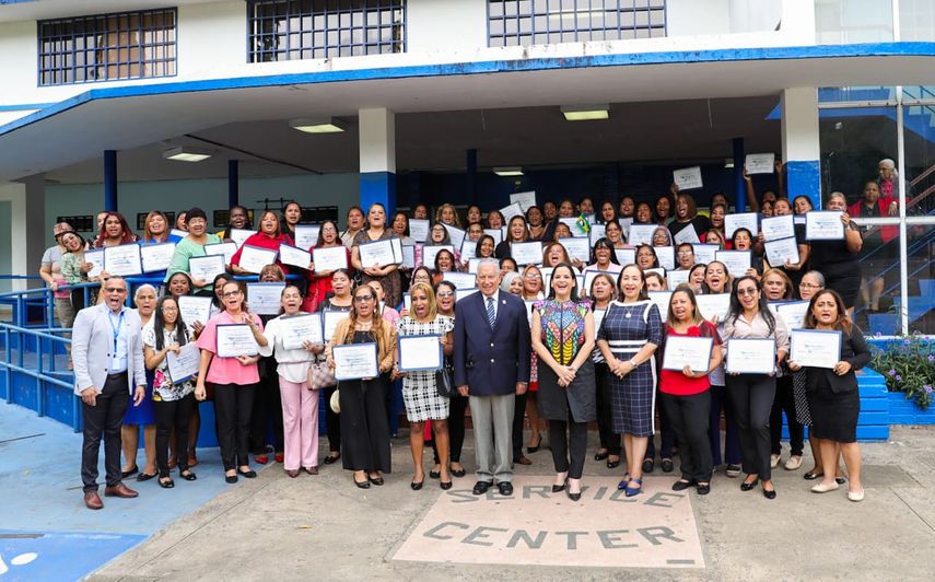 Mides: Personal de CAIPI reciben diplomados en Estimulación