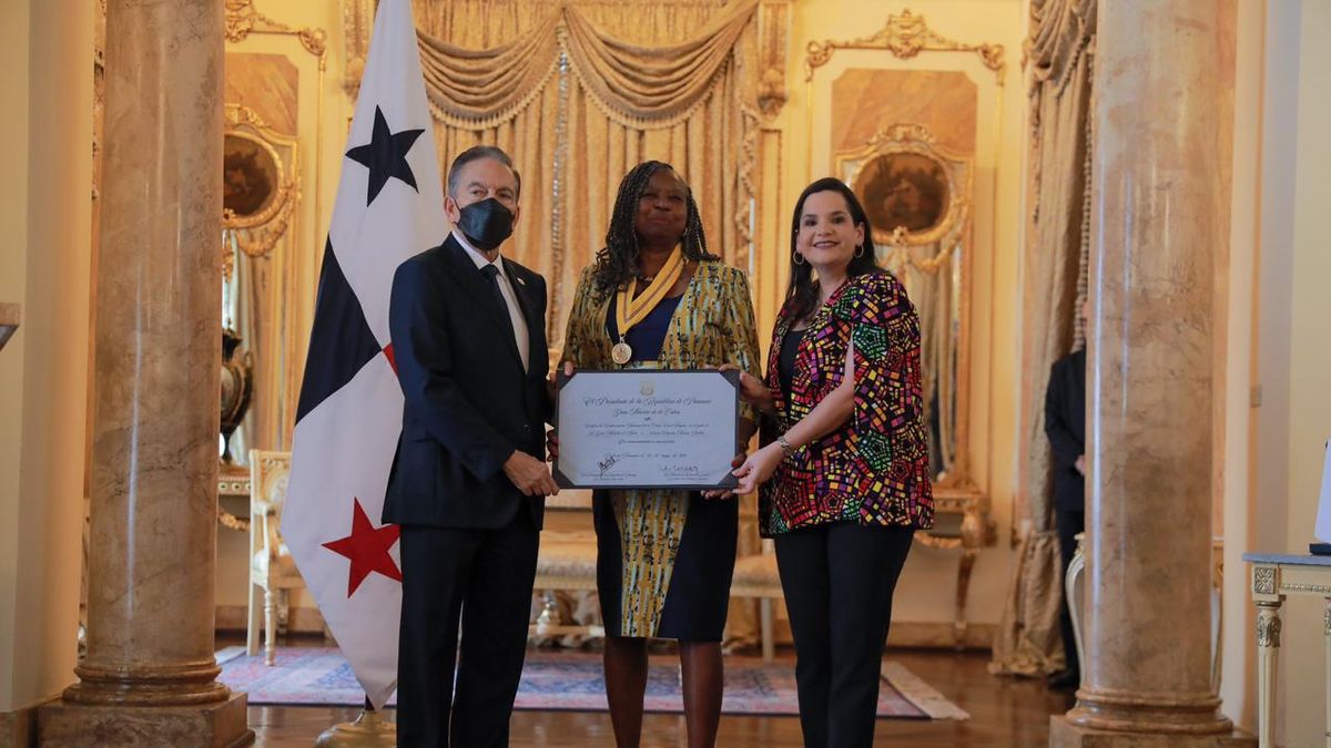 Cortizo entregó la Orden Cecil Hayes a destacada investigadora