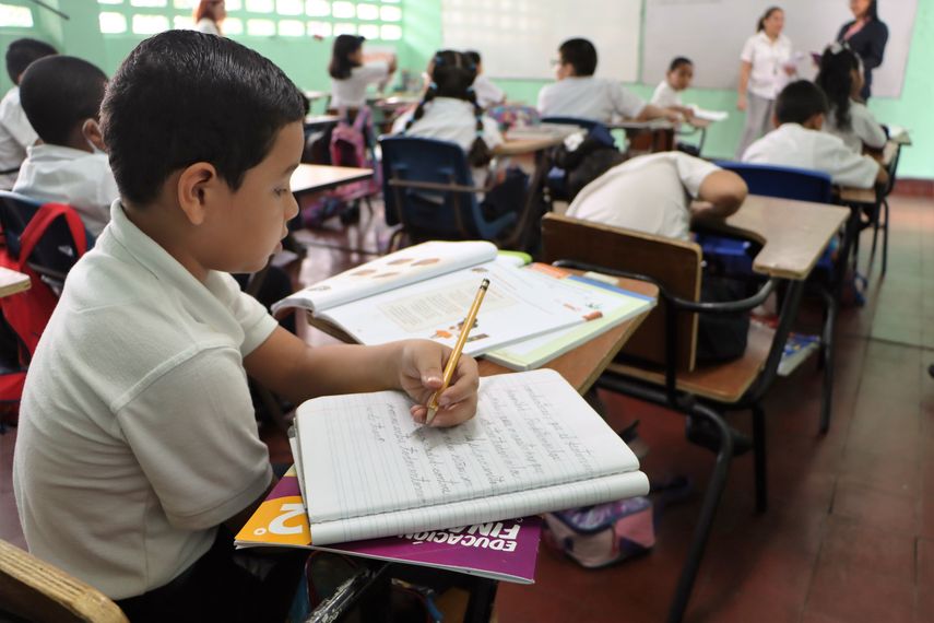 Meduca implementa guías didácticas para estudiantes y docentes