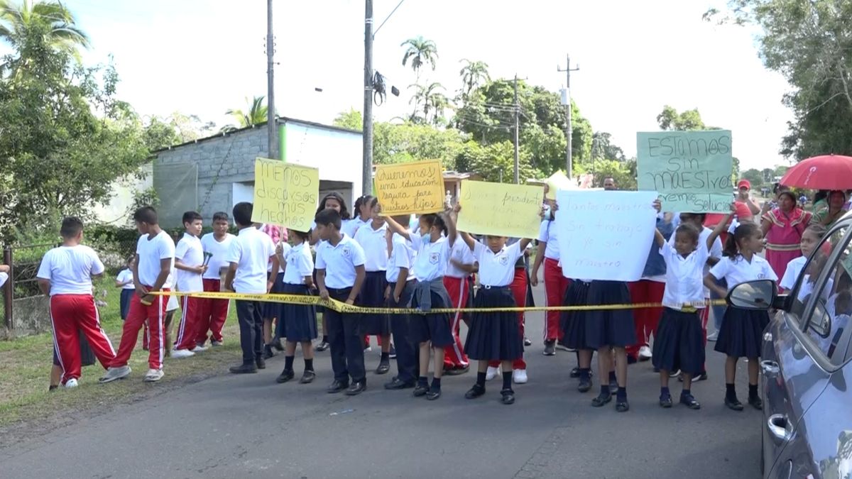 Bugaba: Protestan por falta de maestros en escuela de Gómez